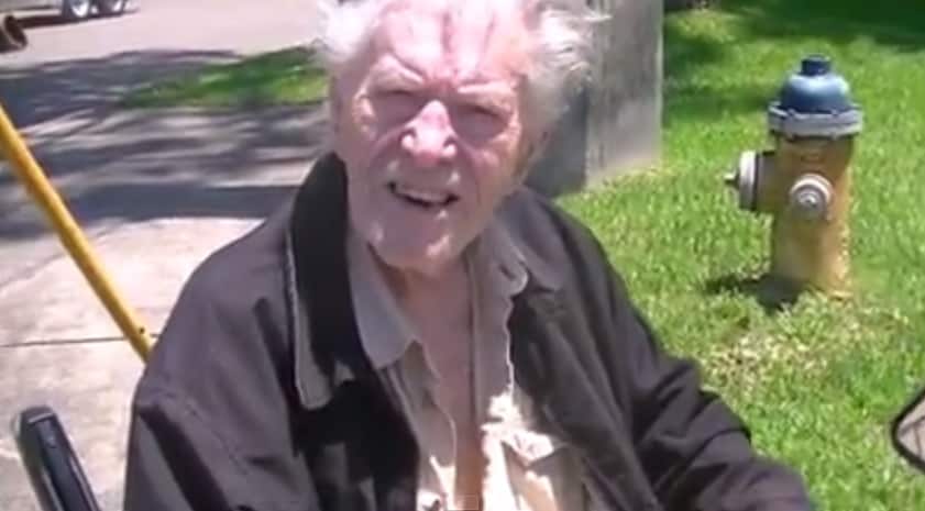 Elderly Man Dangerolusly Stuck in Road - Heartwarming Act of Kindness ...
