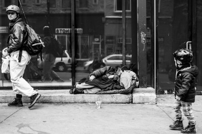 While You Ignored These 30 Uncomfortable Situations, This Photographer ...