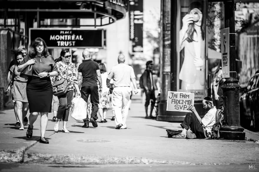 While You Ignored These 30 Uncomfortable Situations, This Photographer ...