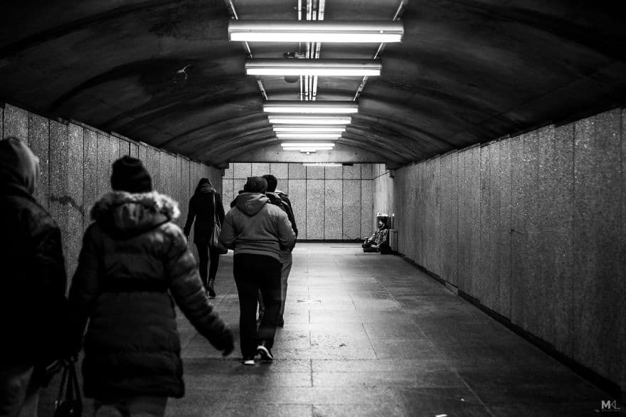 While You Ignored These 30 Uncomfortable Situations, This Photographer ...