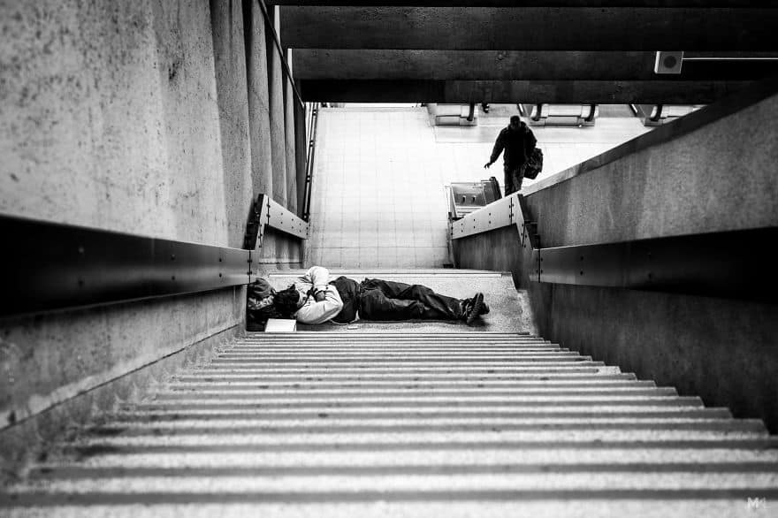 While You Ignored These 30 Uncomfortable Situations, This Photographer ...