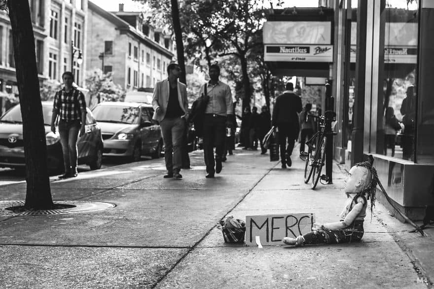 While You Ignored These 30 Uncomfortable Situations, This Photographer ...