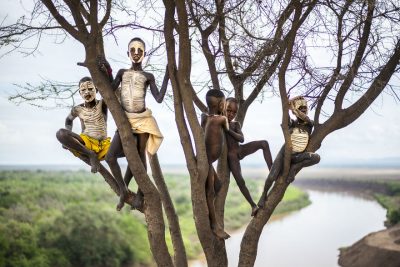 30 Stunning Photos Capture Remote African Tribe's Livelihood Under ...
