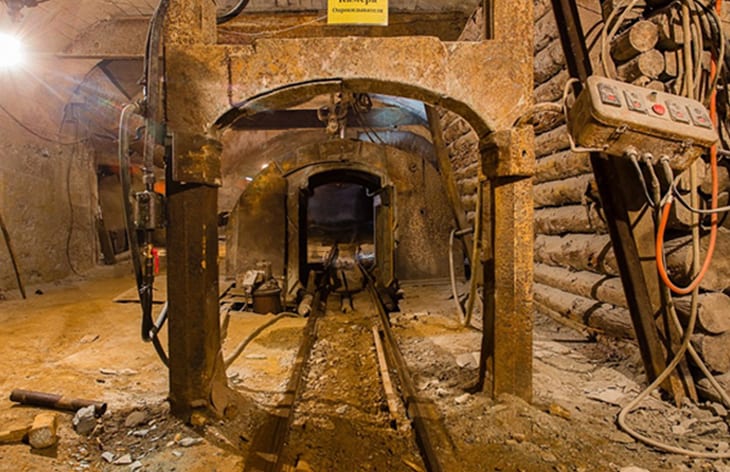 Explorers Ventured Into A Dangerous 300-Year Old Russian Mine - What ...