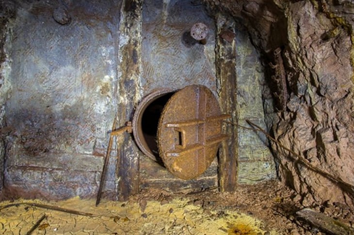 Explorers Ventured Into A Dangerous 300-Year Old Russian Mine - What ...